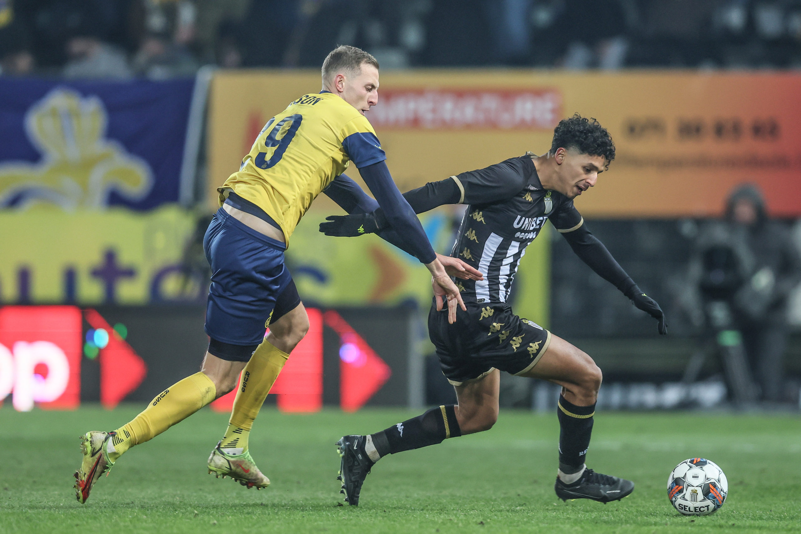 Un nouveau contrat pour Mehdi Boukamir ! - RCSC - Sporting de Charleroi