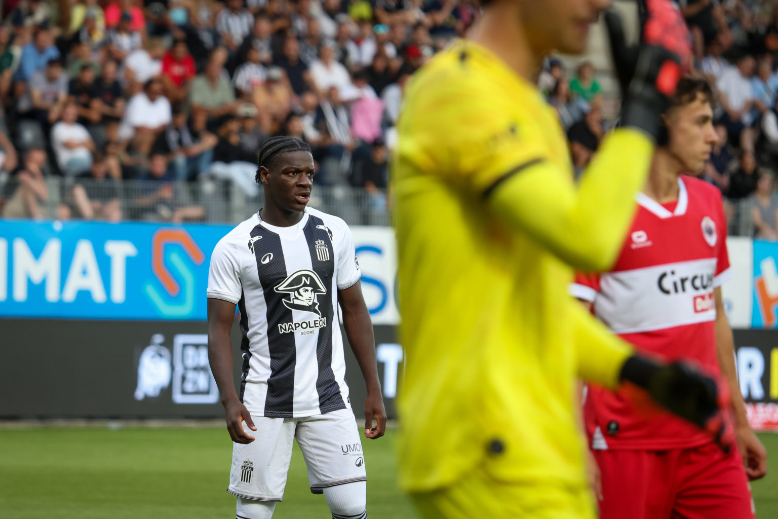 Freddy Mbemba prêté à l’En Avant Guingamp - RCSC - Sporting de Charleroi